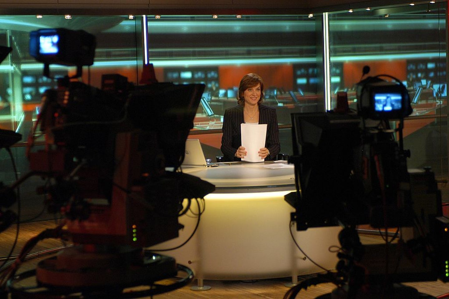 So THAT's What's Written On News Readers' Papers | HuffPost UK ...