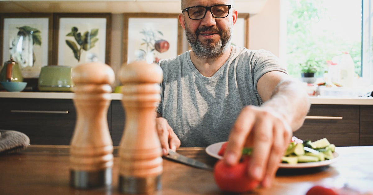 These Fruits And Nuts Can Help To Ease The Symptoms Of Dementia