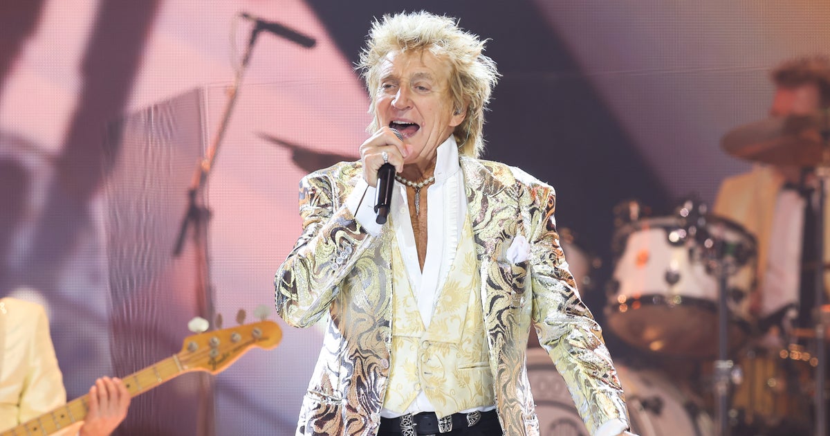 Rod Stewart Reacts To Claims He Was Booed In Germany Due Over Ukraine ...