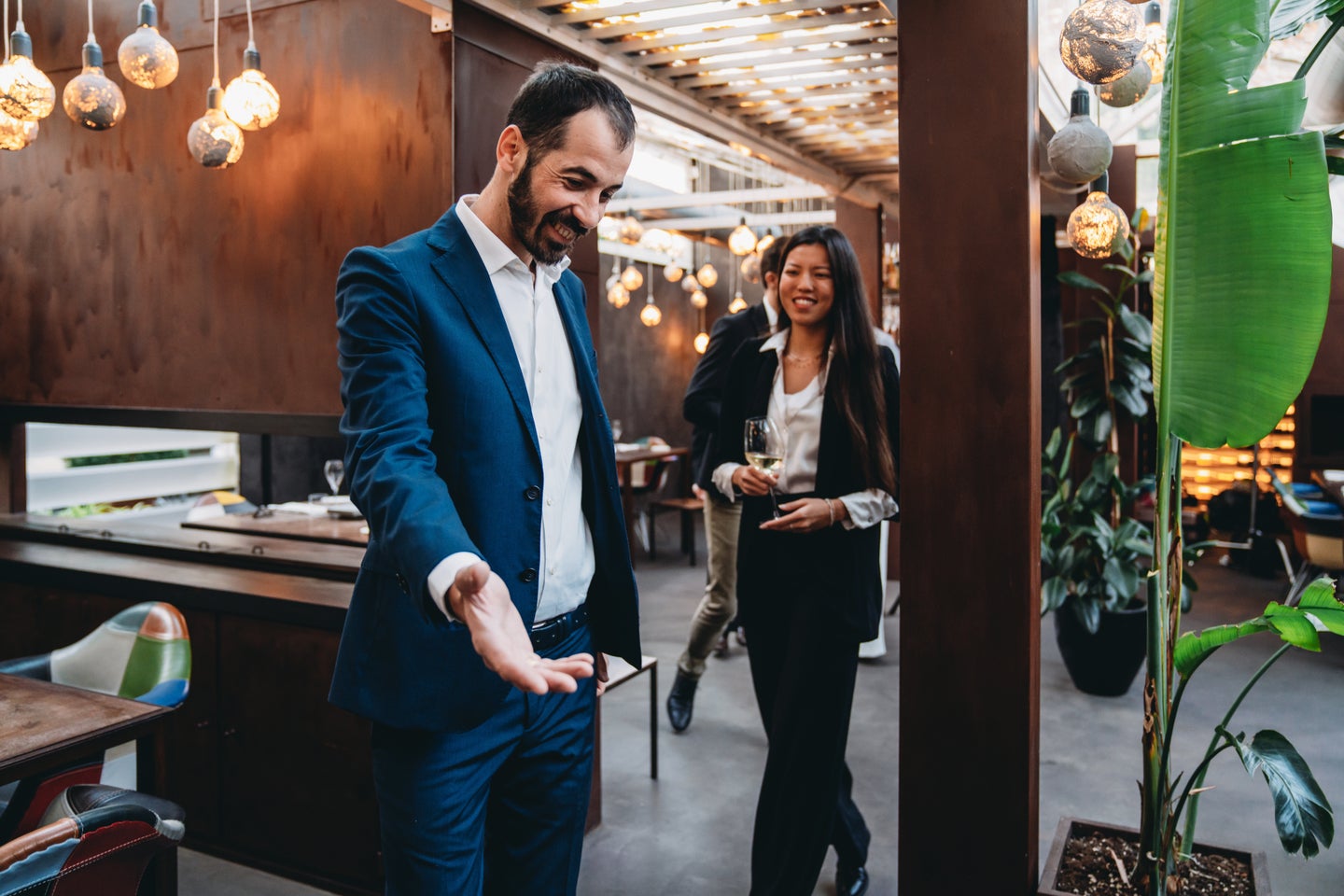 The Rudest Things You Do To A Restaurant Host | HuffPost Life