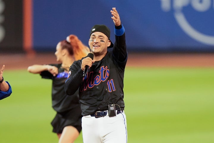 'OMG': New York Mets Players Join Teammate Jose Iglesias' On-Field ...