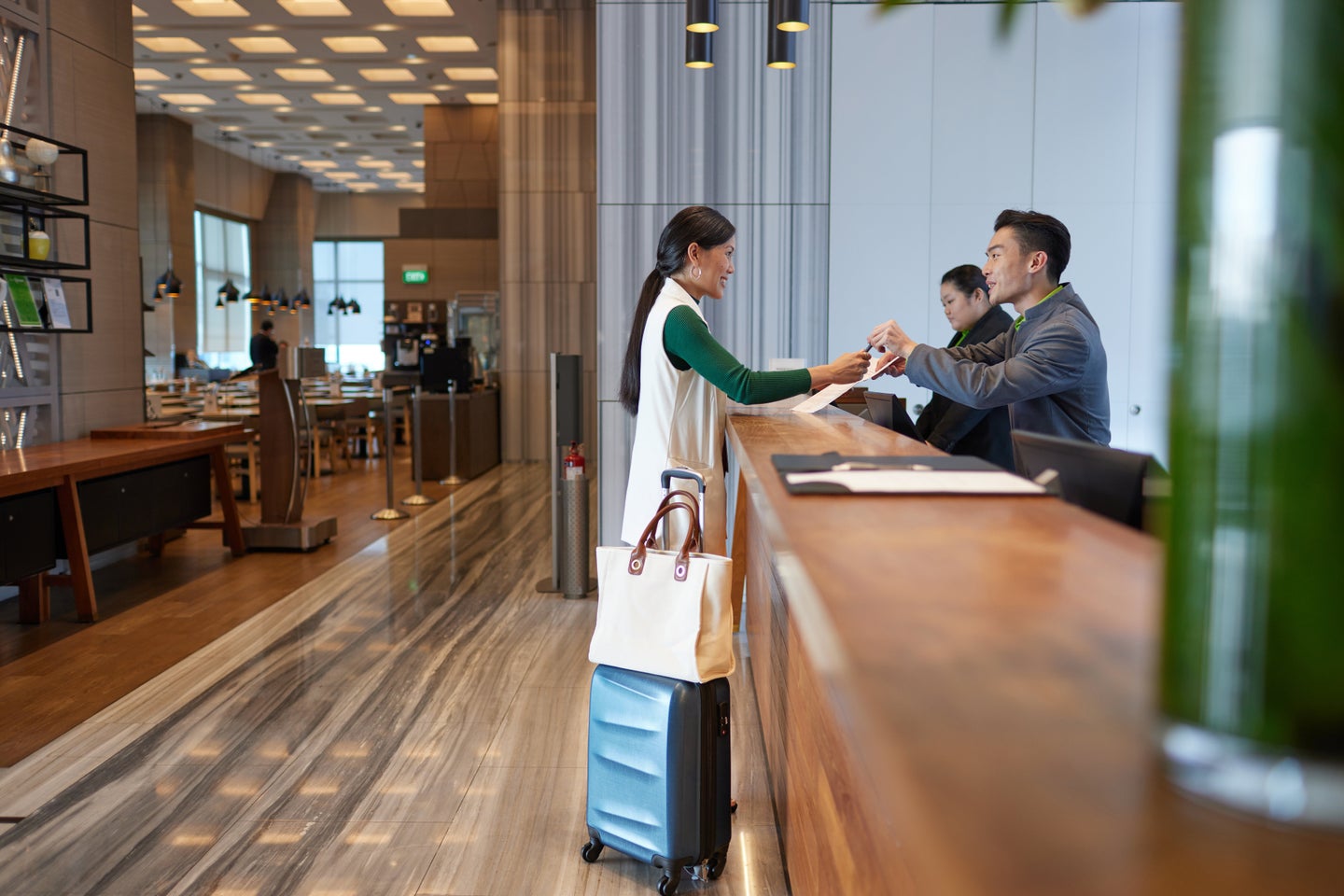 7 Hotel Perks The Front Desk Staff Can Give You | HuffPost Life