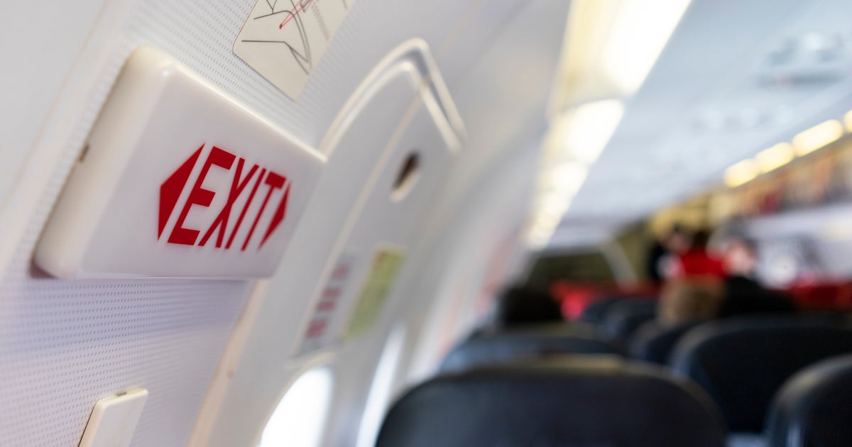 Πανικός στον αέρα: Επιβάτης σε πτήση της Easy Jet επιχείρησε να ανοίξει ...