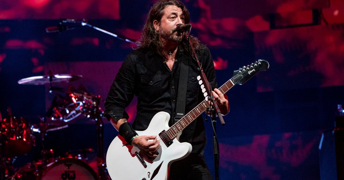 Dave Grohl Insists Viral Post About His Baby Daughter Is Fake ...