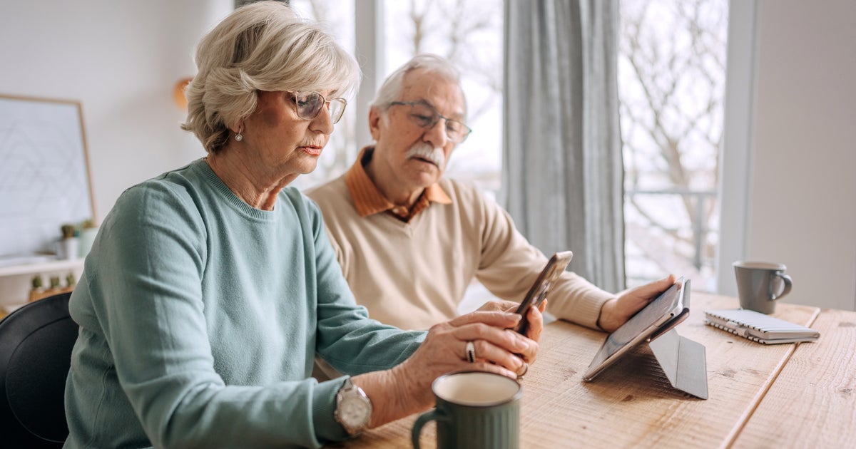 Boomer Parents Are Addicted To Facebook – But This Expert's Reason Why ...