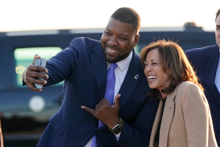 Kamala Harris Unveils Economic Agenda For Black Men | HuffPost Latest News