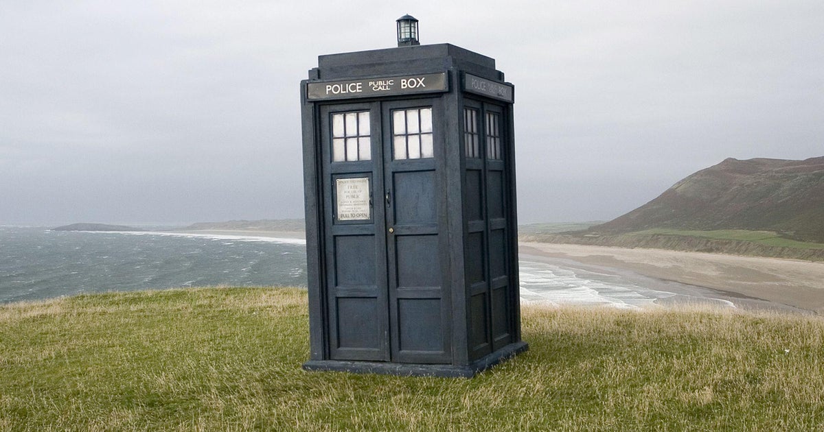 So THAT's Why Doctor Wh's TARDIS Is Stuck As A Police Box | HuffPost UK ...