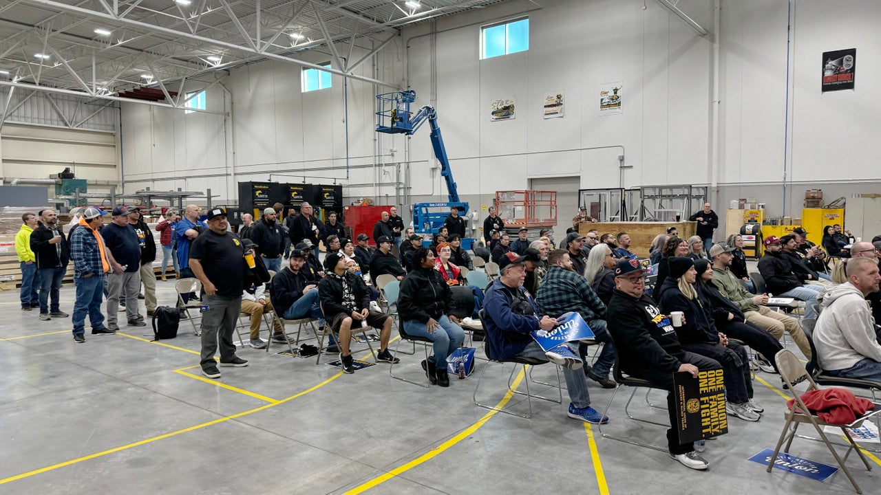 Harris Is Struggling With Blue-Collar Union Members. This Union Is ...