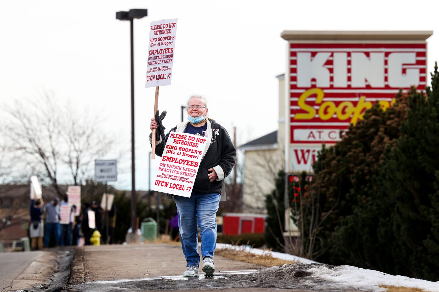 Kroger, Albertsons Sued For Alleged Collusion During Strike | HuffPost ...