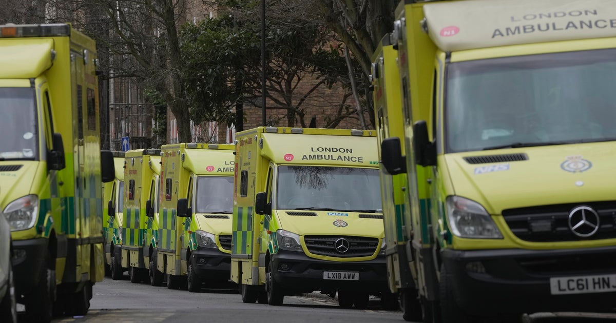 Here's What Happens When An Ambulance Goes Into 999 Mode | HuffPost UK Life