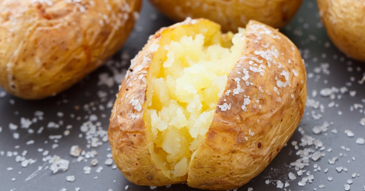 Here's How To Get Fluffy Jacket Potatoes In 6 Minutes | HuffPost UK Life