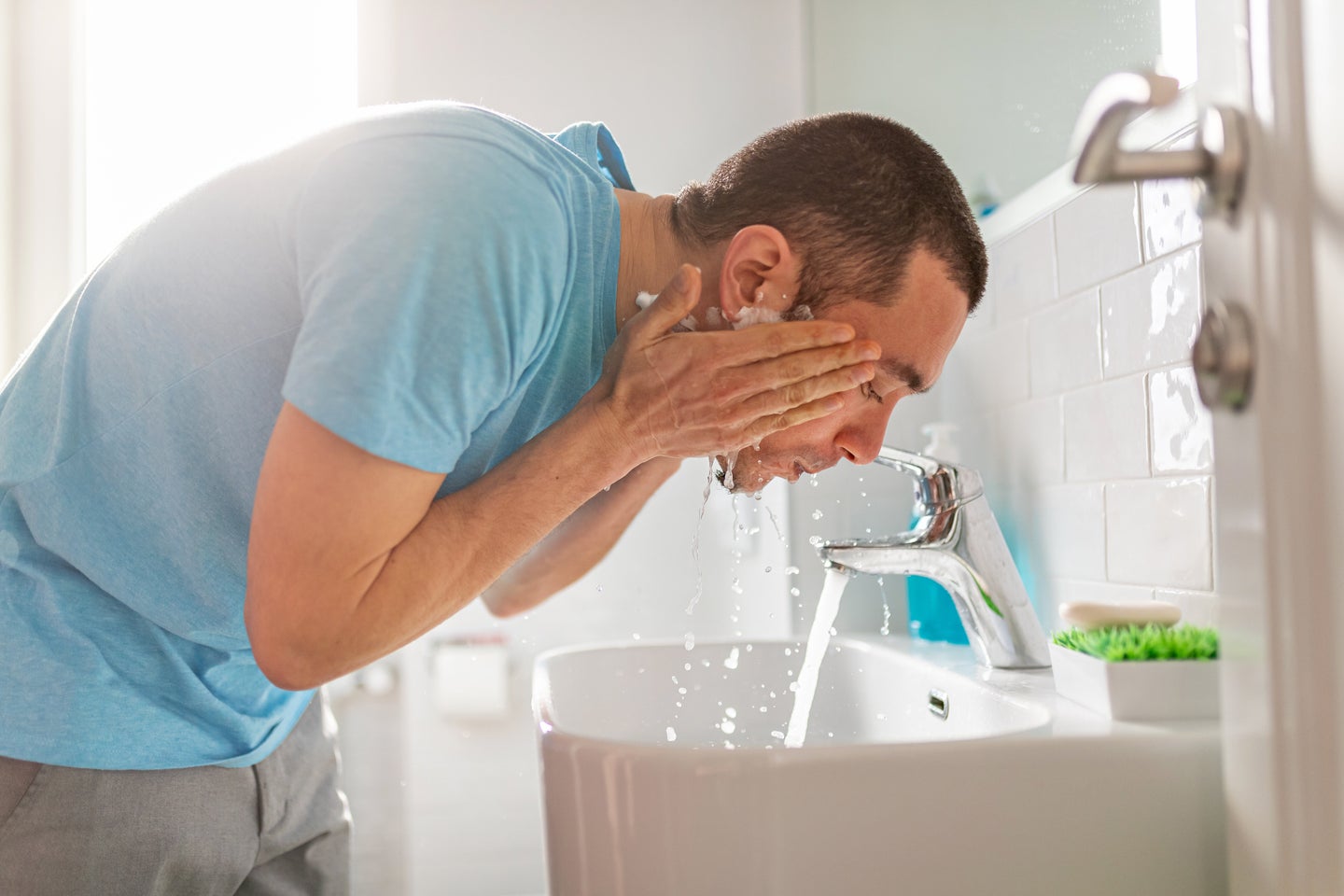 Hot Vs. Cold Water: Effects On Face When Washing | HuffPost Life