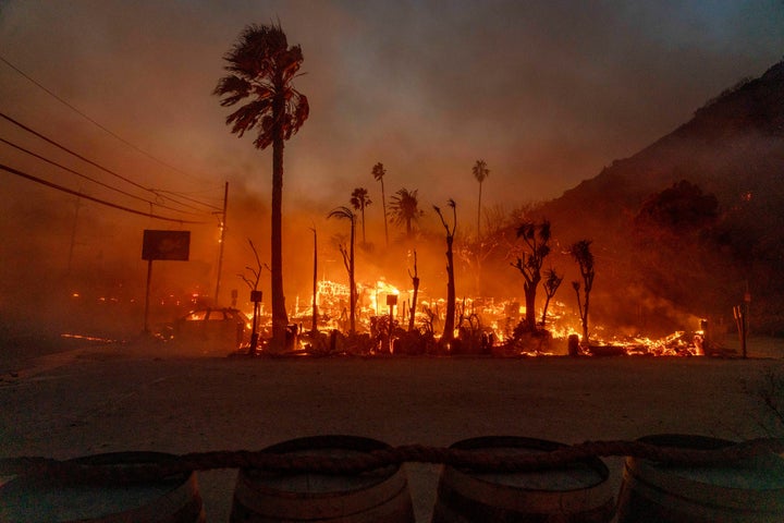At Least 5 Dead, Thousands Evacuated As Los Angeles Wildfires Burn Out Of Control | HuffPost ...