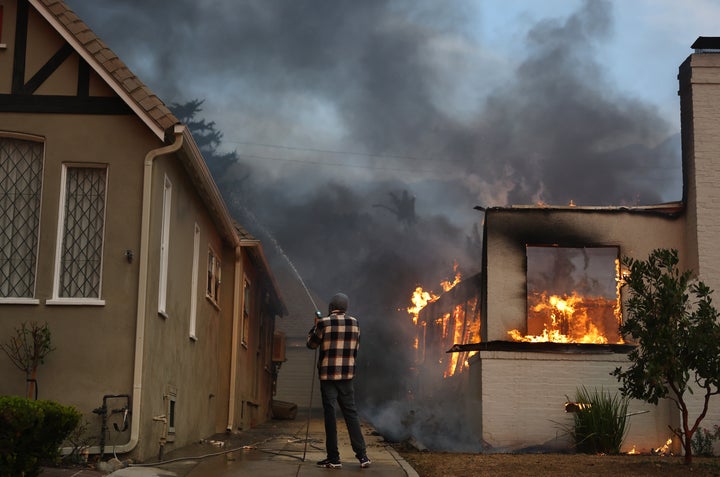 At Least 5 Dead, Thousands Evacuated As Los Angeles Wildfires Burn Out Of Control | HuffPost ...