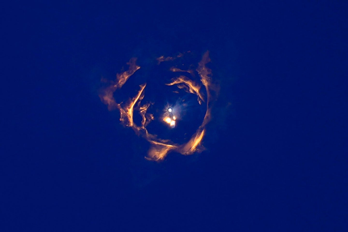 SpaceX Loses Spacecraft After Catching Rocket Booster At The Launch Pad ...