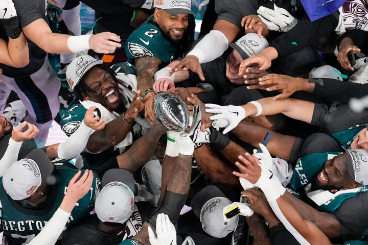 Philadelphia Eagles Beat Kansas City Chiefs At Super Bowl | HuffPost ...