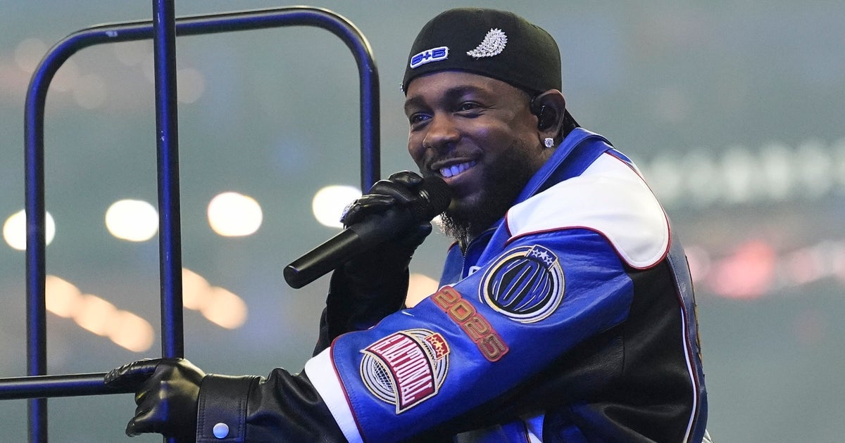 Kendrick Lamar Taking On Drake At The Super Bowl Becomes A Meme ...