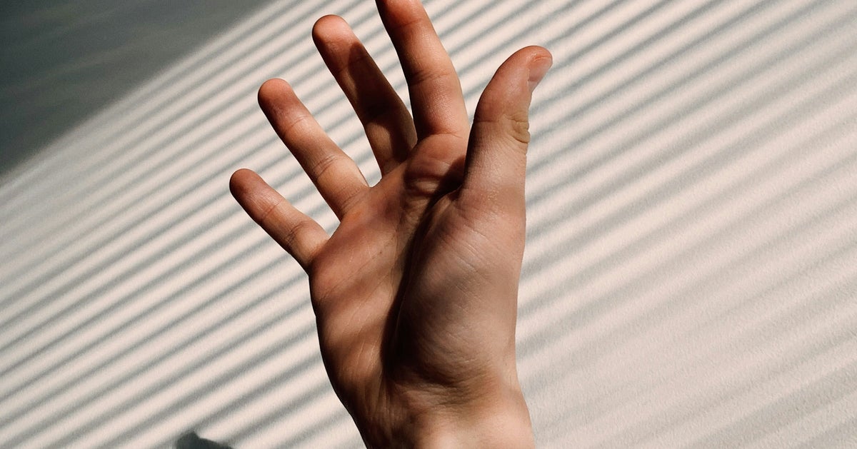 Why Am I Shaking For No Reason? A Doctor Explains The Phenomenon ...