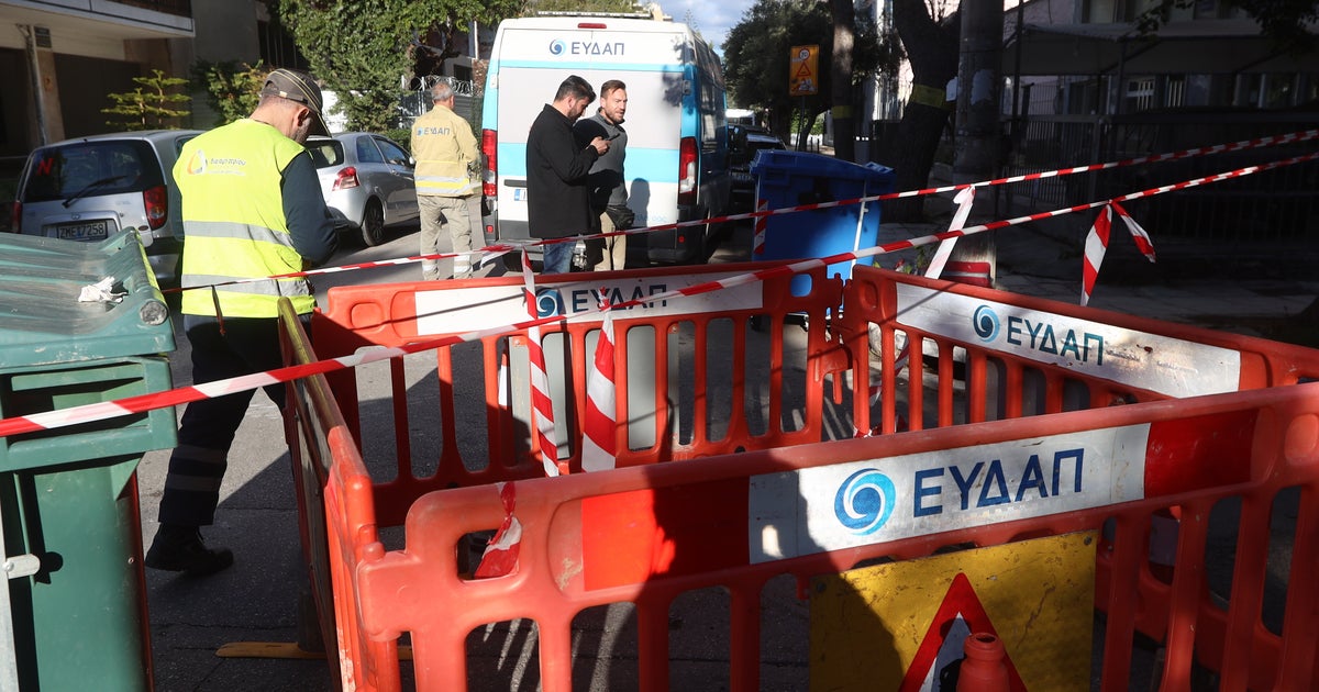 Παλαιό Φάληρο: Διακοπή κυκλοφορίας λόγω θραύσης αγωγού της ΕΥΔΑΠ ...