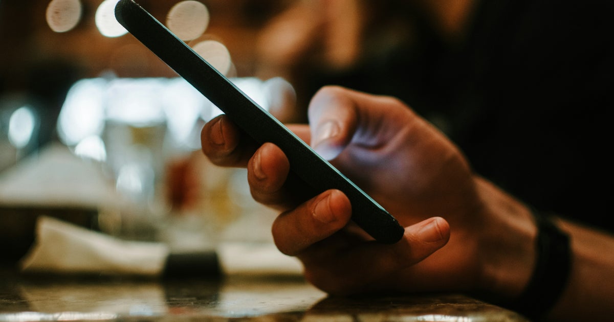 How Long Is Too Long To Wait For A Text Back? | HuffPost UK Life