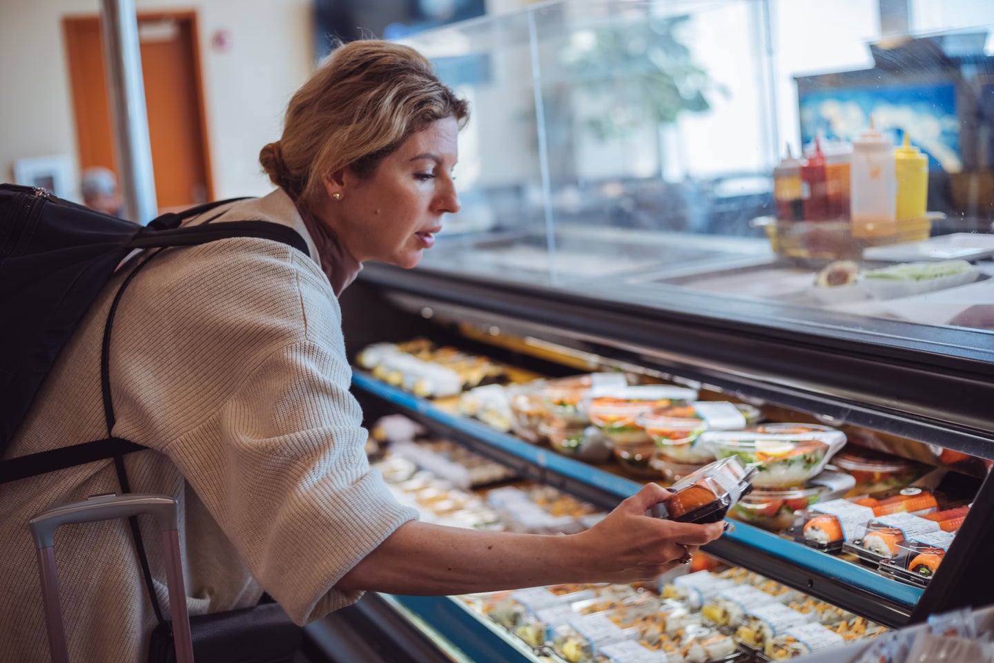 5 Foods And Drinks To Avoid At The Airport | HuffPost Life