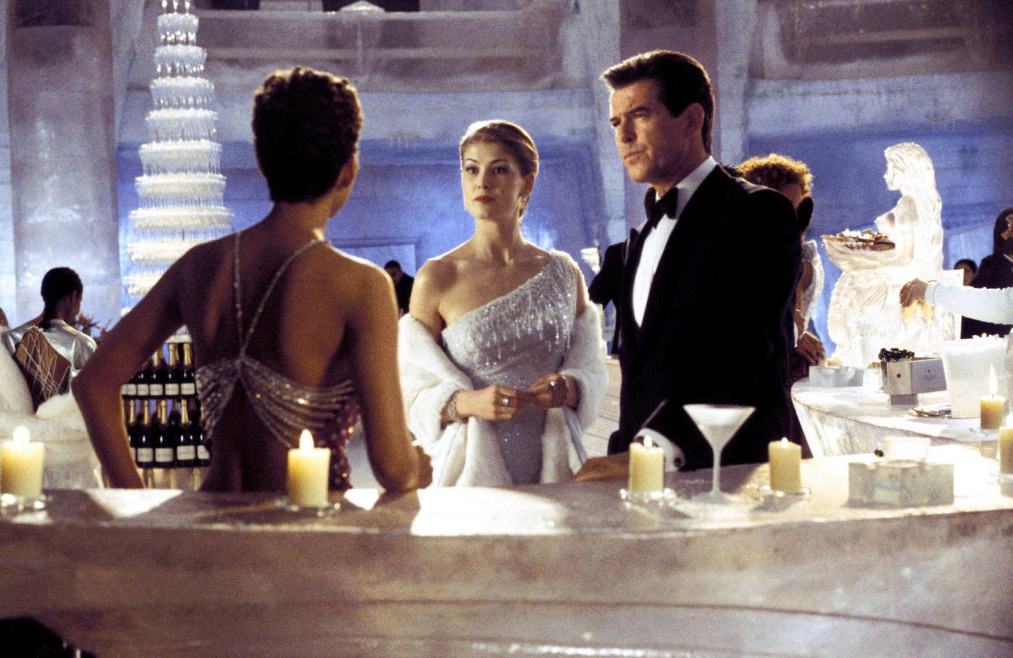 Rosamund Pike Was Mortified By Sex Scene Snafu In Bond Film 1854