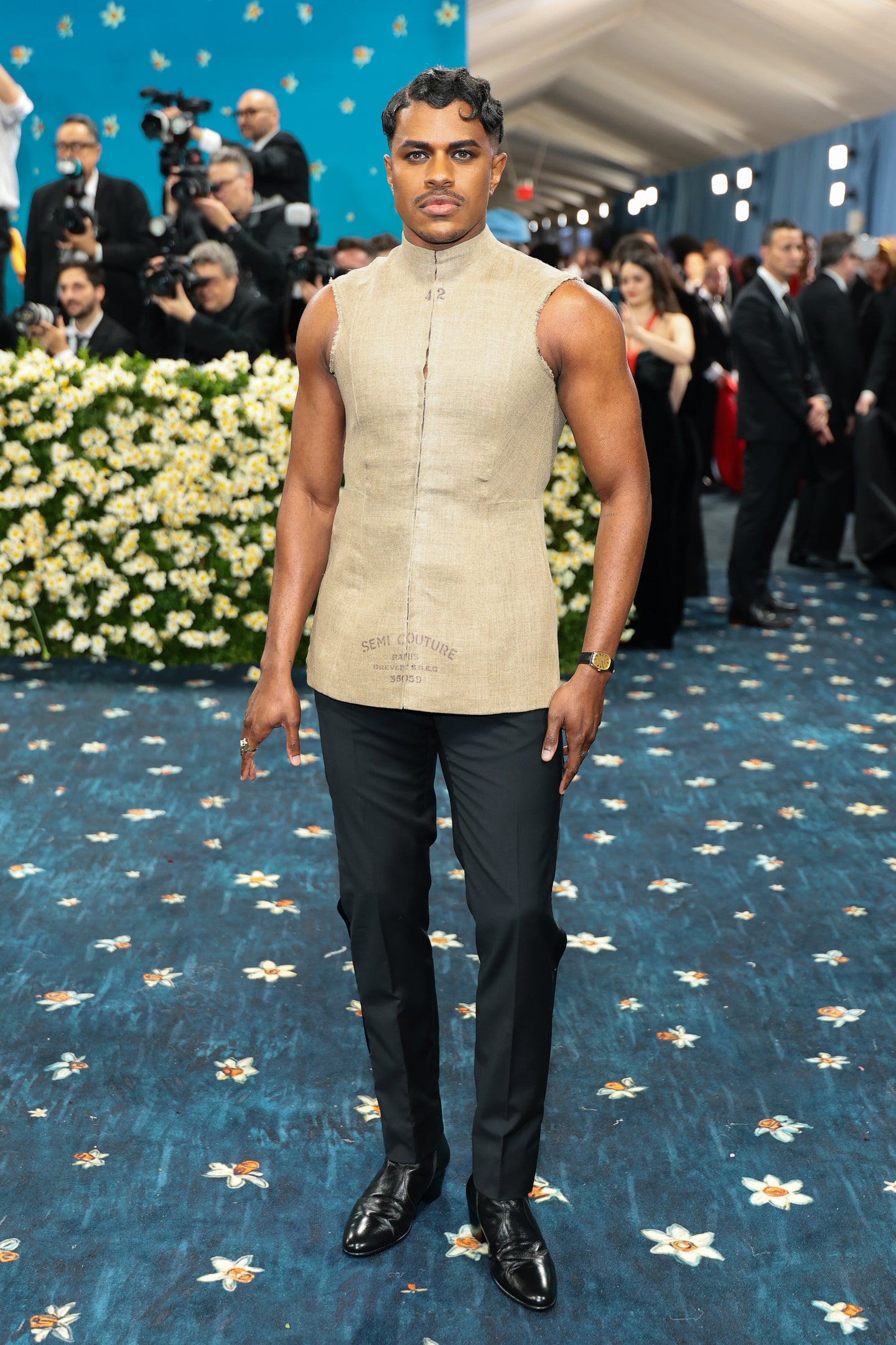 Met Gala 2025 Red Carpet: Best Celebrity Looks & Wildest Outfits ...