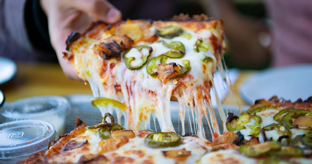 I Just Learned How Italians Really Cut Pizza, And It Doesn't Involve A ...