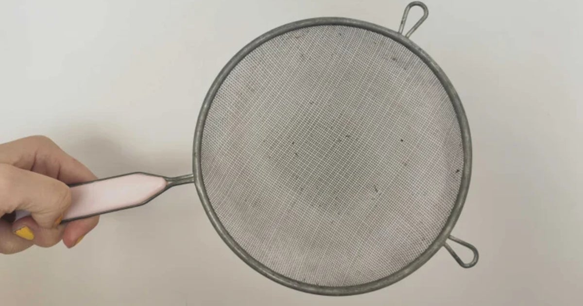 The Best Way To Clean A Sieve Involves A Spoon | HuffPost UK Life