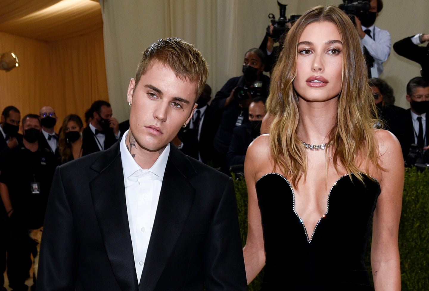 Hailey Bieber Delivers Comeback To Justin's Anti-Mother's Day Post ...
