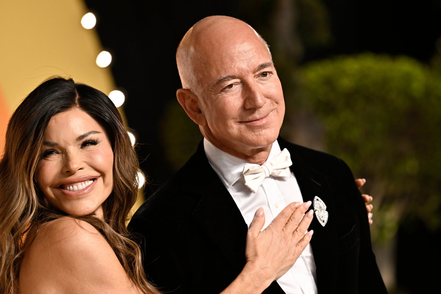 Jeff Bezos And Lauren Sánchez' Wedding Invite Savaged Online | HuffPost ...