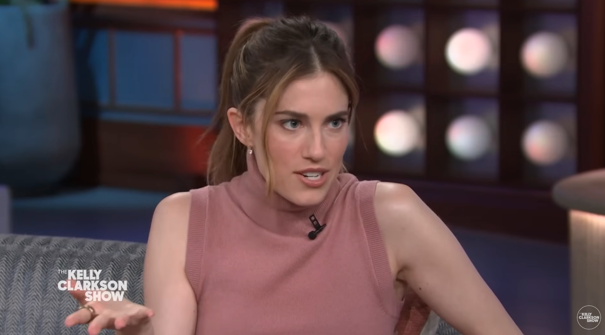 Kelly Clarkson Lost It After Awkwardly Getting Caught Not-So-Subtly Staring At Allison Williams ...