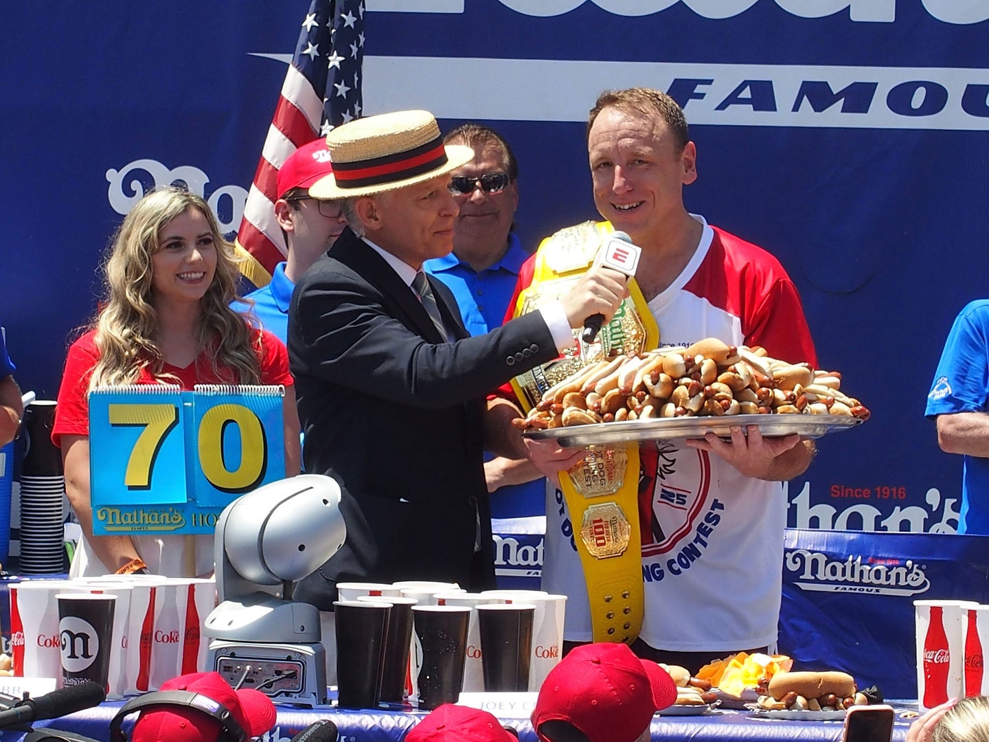 Joey 'Jaws' Chestnut Reclaims Title In Famous Hot Dog Eating Contest ...