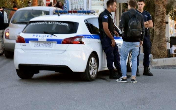 Ρόδος: 20χρονος συνελήφθη για βιασμό 19χρονης | HuffPost Greece ΚΟΙΝΩΝΙΑ