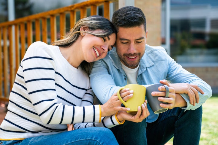 How Couples Who Are Really In Love Look, According To Body Language ...