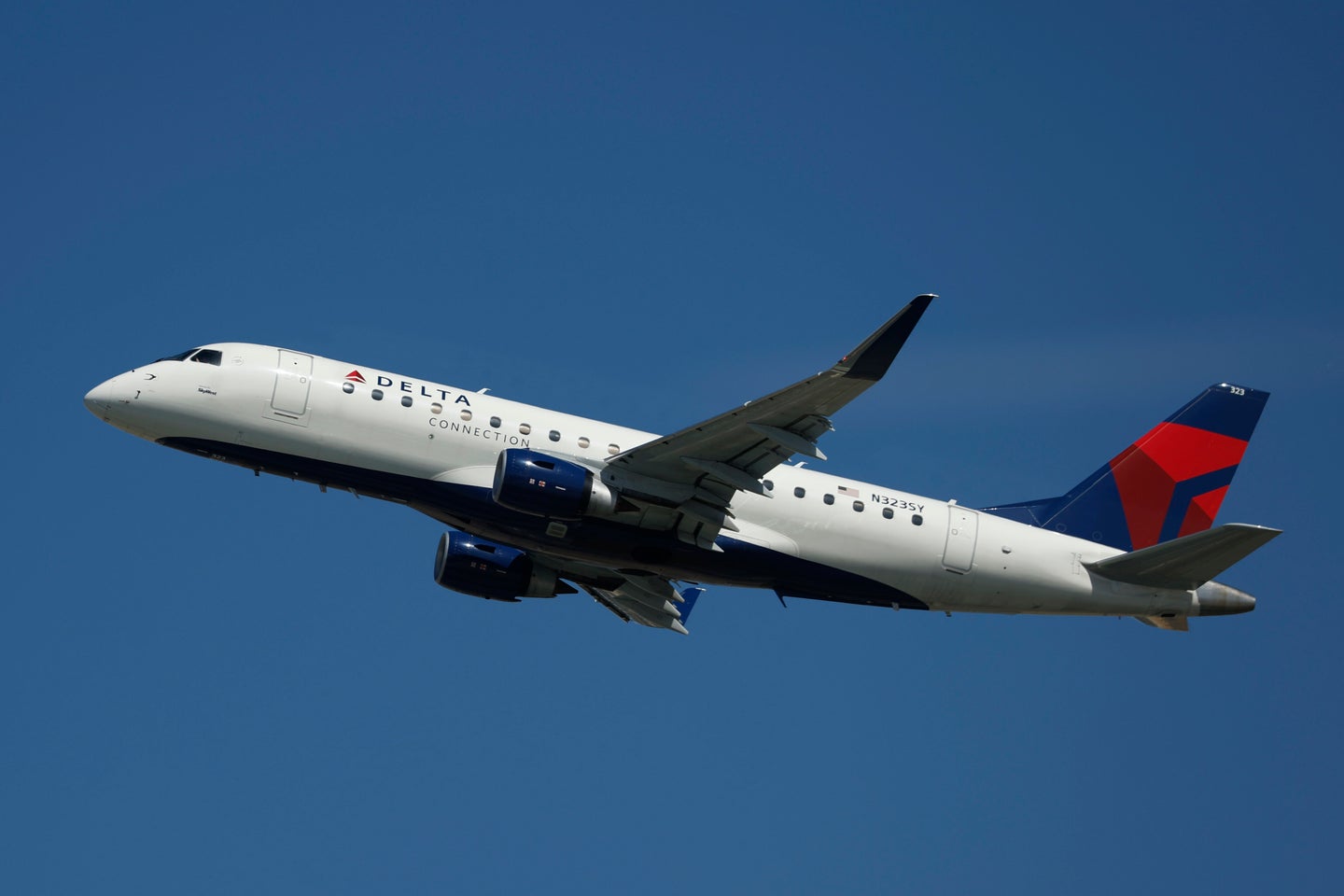 SkyWest Plane Does 'Aggressive Maneuver' To Avoid Midair Collision With ...