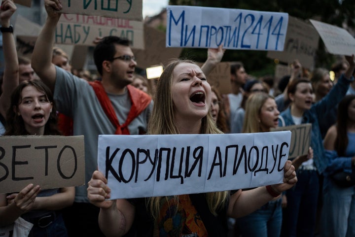Thousands Protest New Ukraine Bill Weakening Anti-Corruption Agencies ...