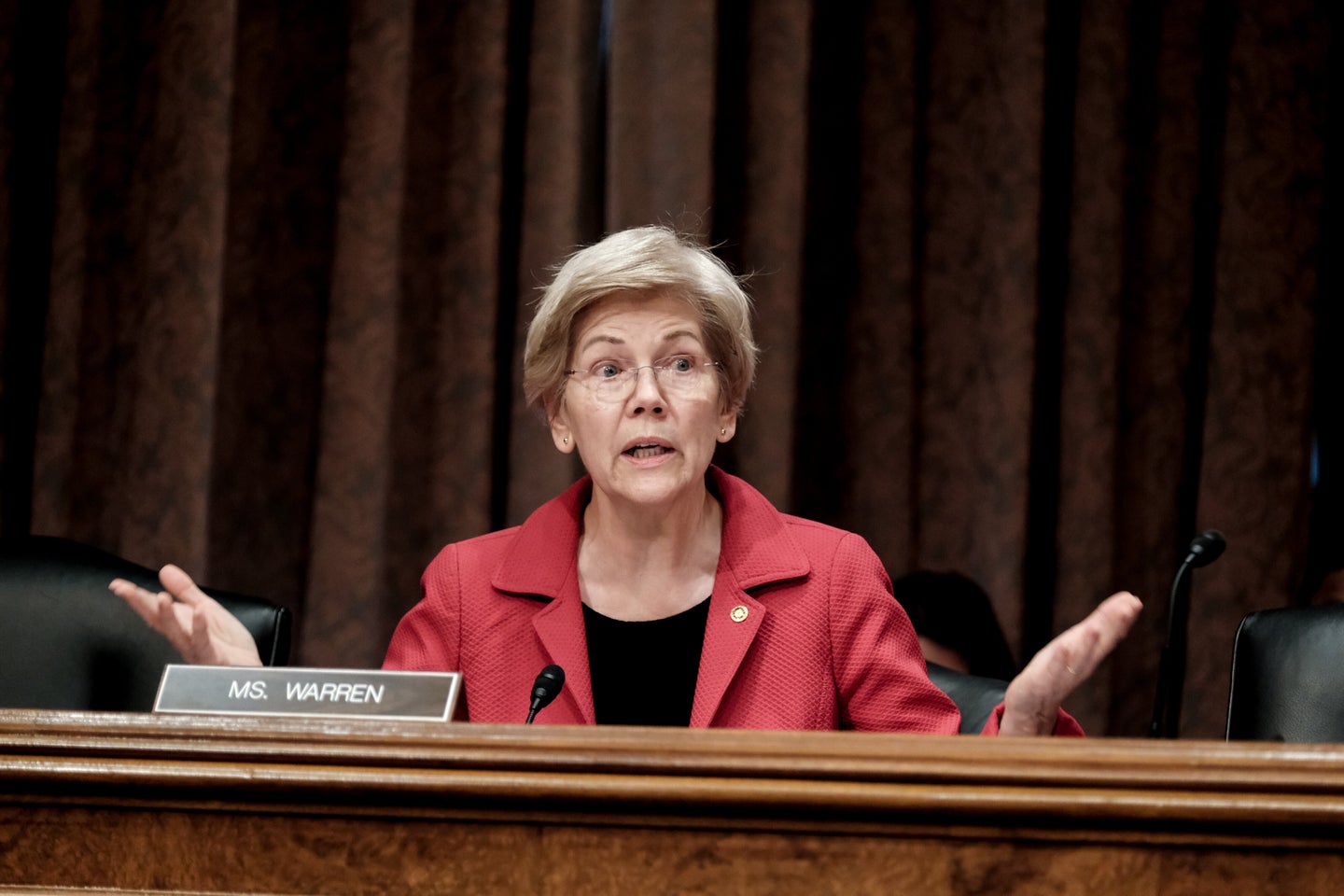 Elizabeth Warren Slams Trump As 'Wannabe King' | HuffPost Entertainment