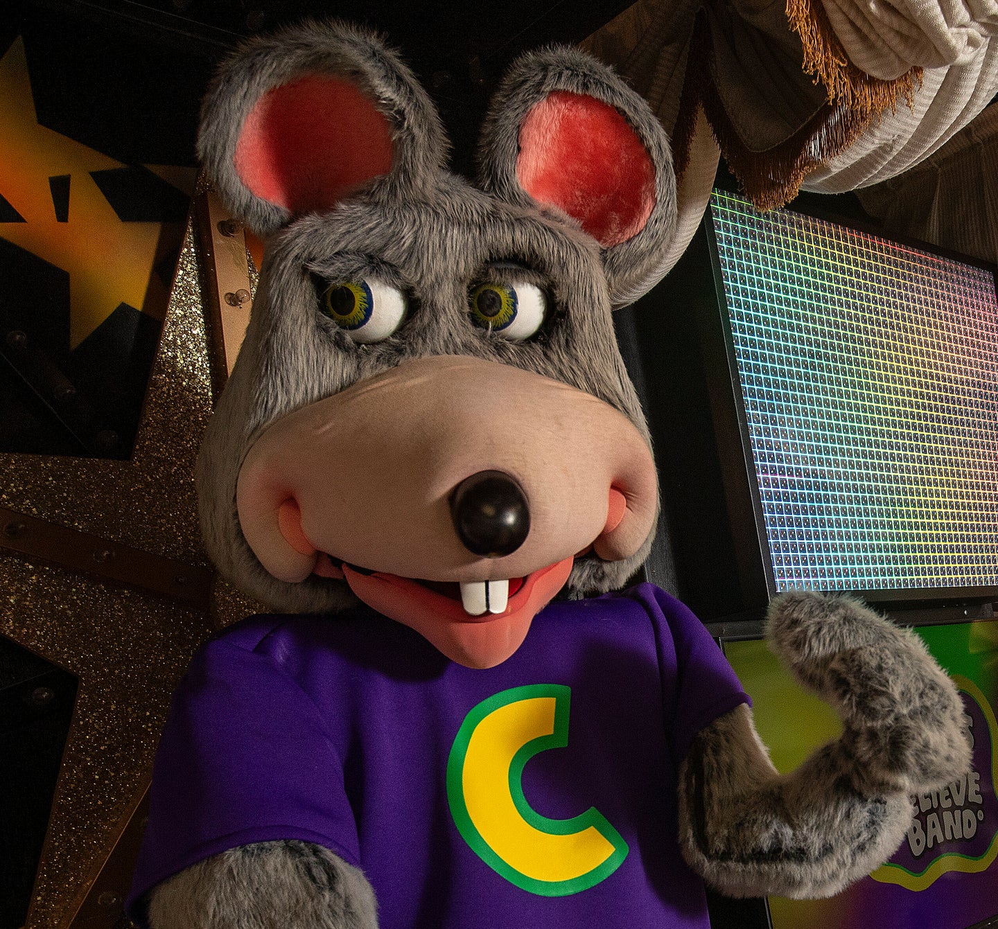 Chuck E. Cheese Mascot's Arrest In Costume Goes Viral | HuffPost Latest ...