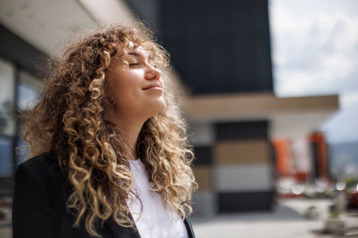 How The 'Expectation Effect' Hack Boosts Happiness Levels | HuffPost Life