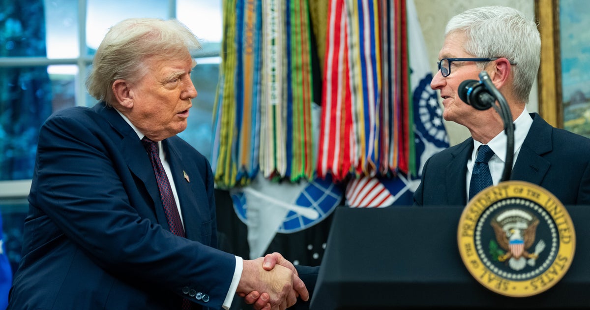 アップルceoのトランプ大統領へのギフト贈呈に「気持ち悪い」の声。「プロ級のゴマすり方法を世界に示した」 ハフポスト World