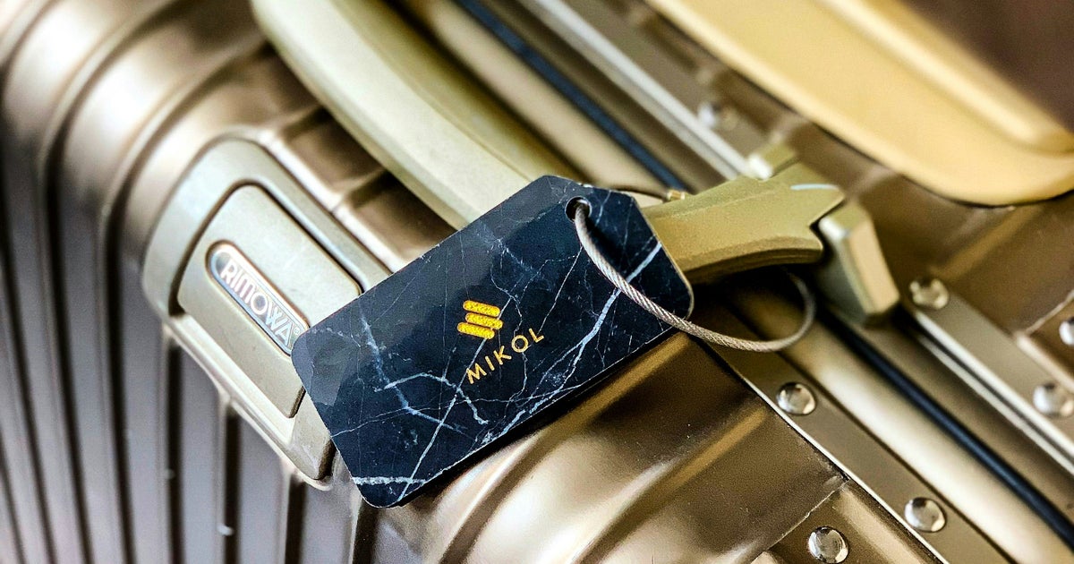 Here's Why You Should Always Flip Your Luggage Tag | HuffPost UK Life