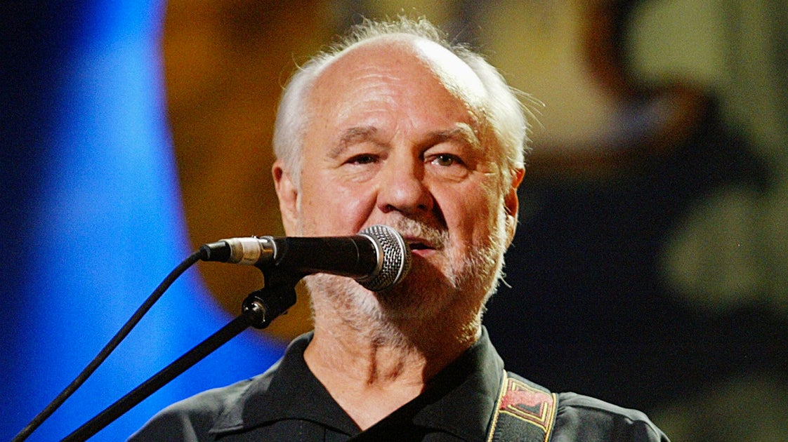 Sonny Curtis Death: 'Mary Tyler Moore' Theme Song Writer Dies at 88 - NewsyList