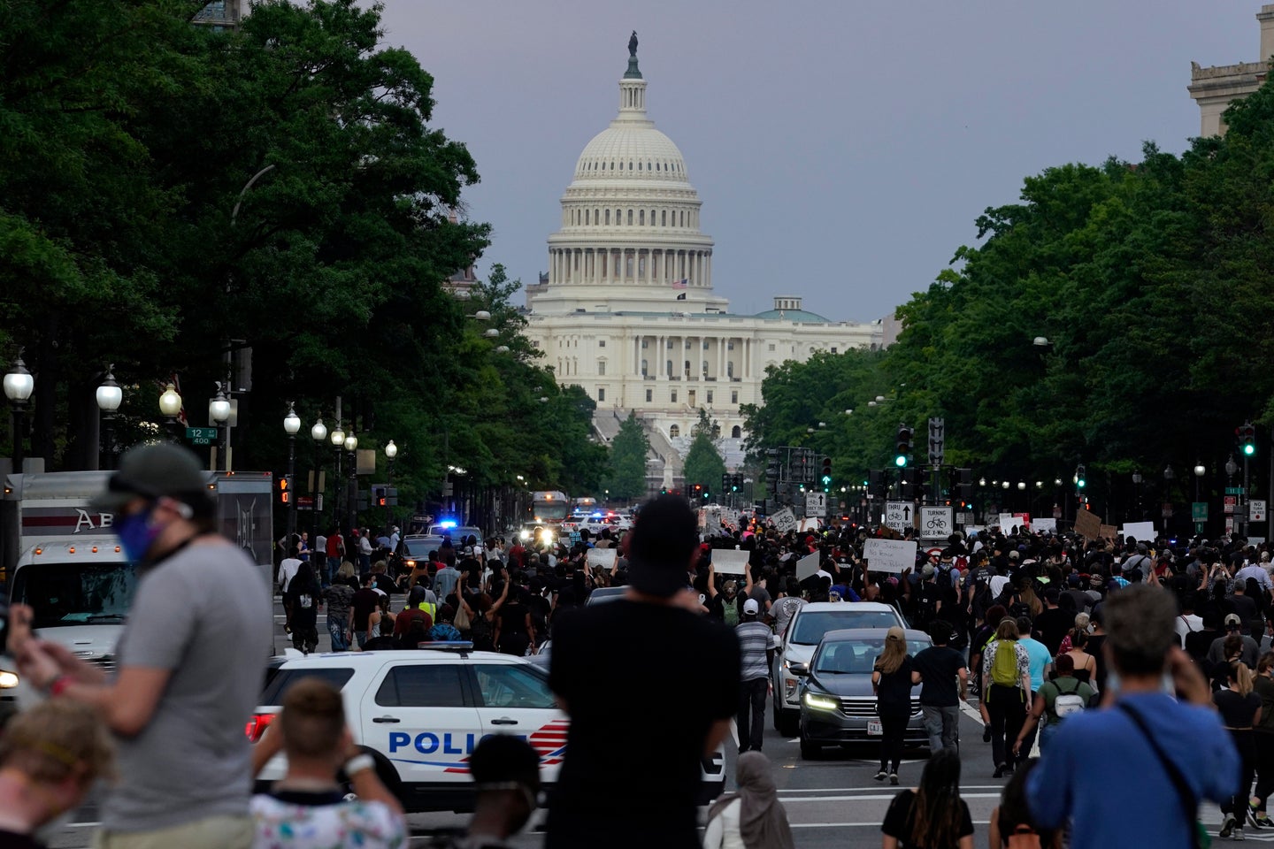 FBI Fires Agents Pictured Kneeling During 2020 Racial Justice Protest ...