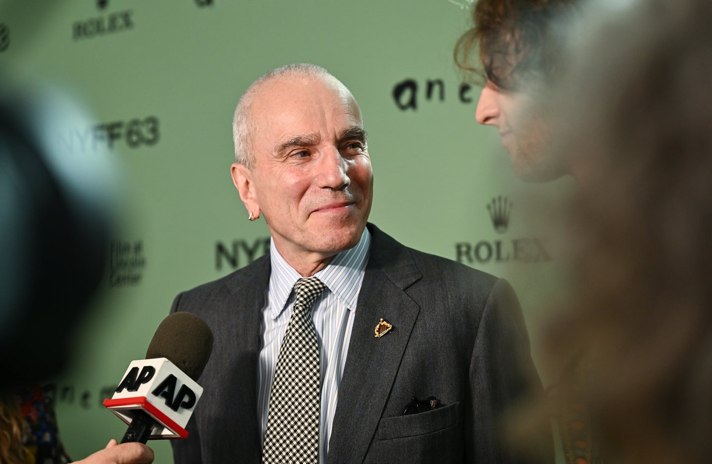 Daniel Day-Lewis Is 'Cross' That 'Method Acting' Is Now Associated With ...