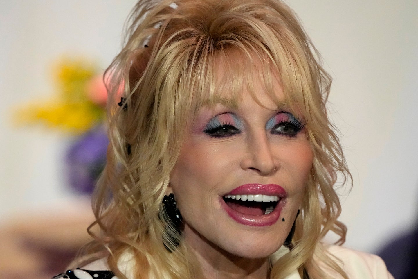 Dolly Parton Reassures Fans She 'Ain't Dead Yet' | HuffPost Entertainment