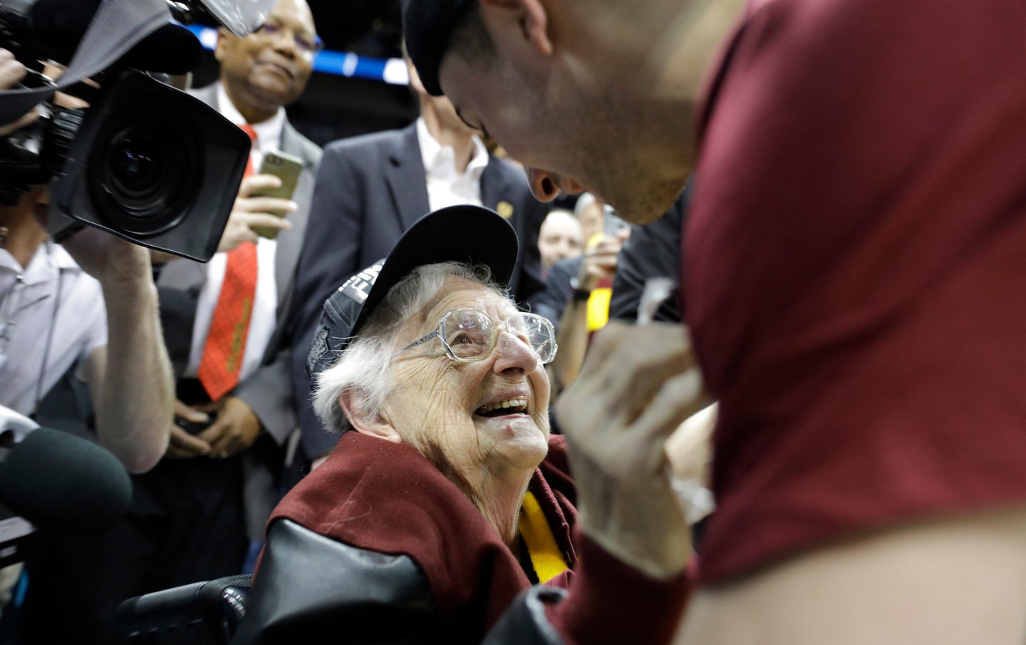 Sister Jean Dolores Schmidt, Loyola Chicago's Chaplain And March ...