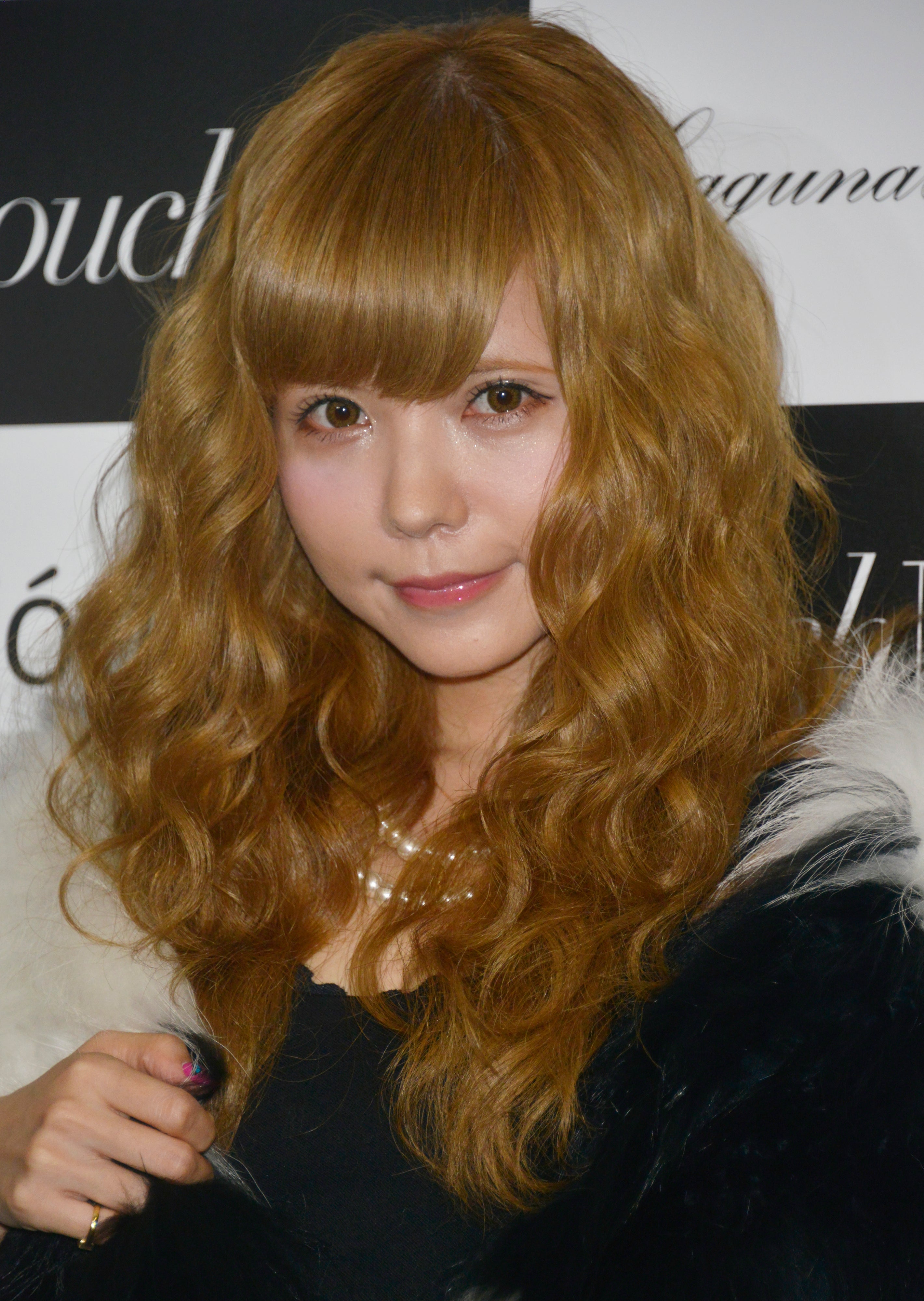 Tsubasa Masukawa hosts friends including Miki Fujimoto and Natsuko ...