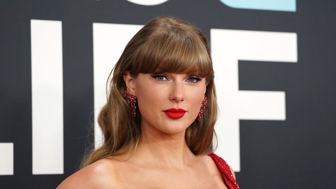 Taylor Swift Breaks Record Previously Held By Adele | HuffPost ...