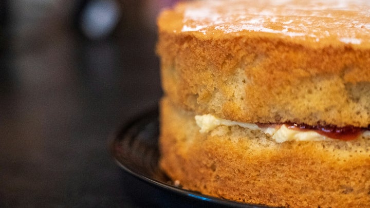 Mary Berry's 'Easy' Secret To The Best Victoria Sponge | HuffPost UK Life